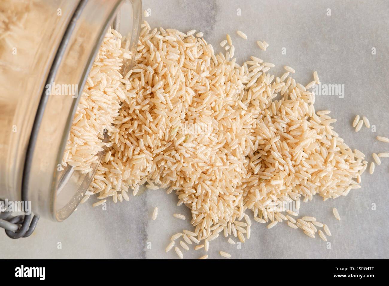Uncooked brown rice Stock Photo - Alamy