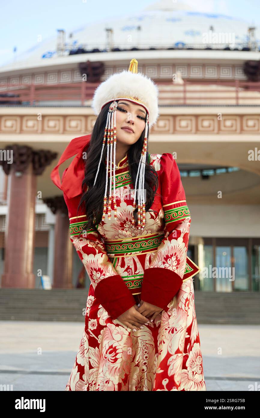 Mongolian girl wearing traditional costume of the Dalhan tribe Stock ...