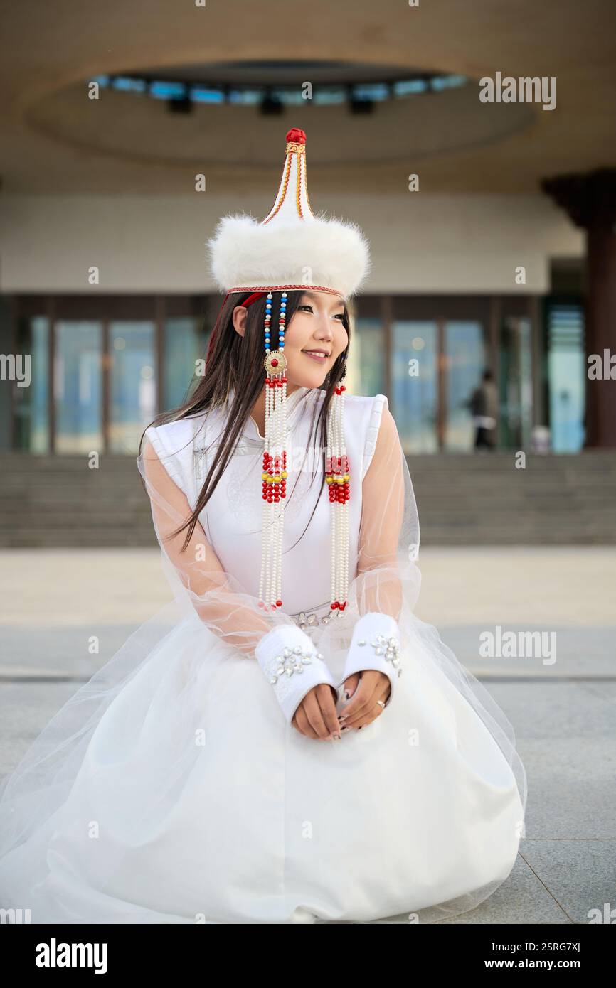 Mongolian girl wearing traditional costume of the Dalhan tribe Stock ...