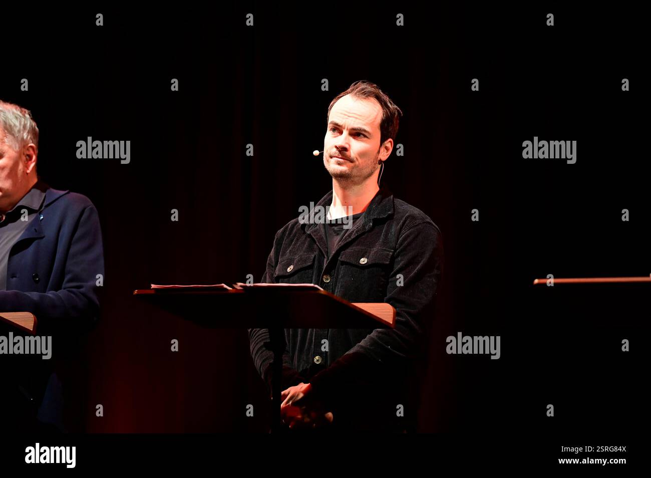 Michael Kühl bei der musikalisch-szenischen Lesung mit Florian Illies ...