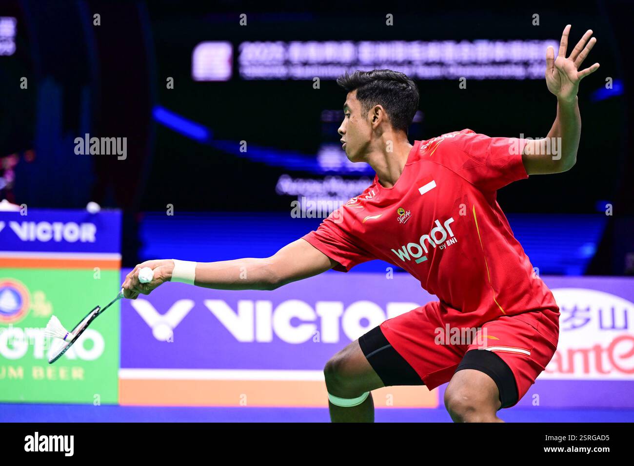 QINGDAO, CHINA - FEBRUARY 16, 2025 - Chinese player Hu Zhe An VS FARHAN Alwi of Indonesia during ...