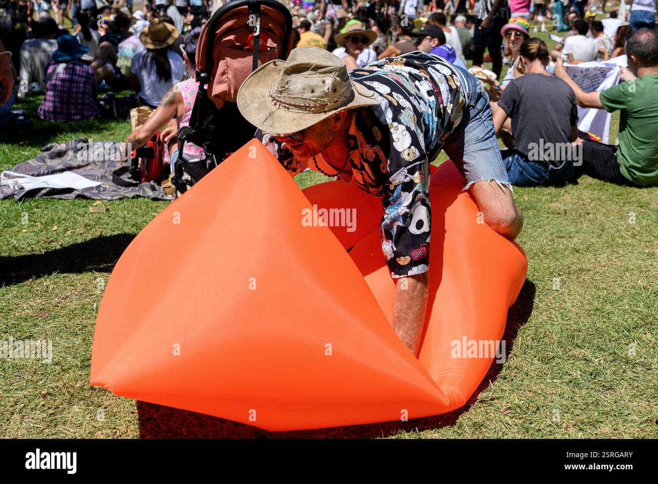 Sydney, Australia. 16th Feb, 2025. People enjoying the Mardi Gras Fair ...