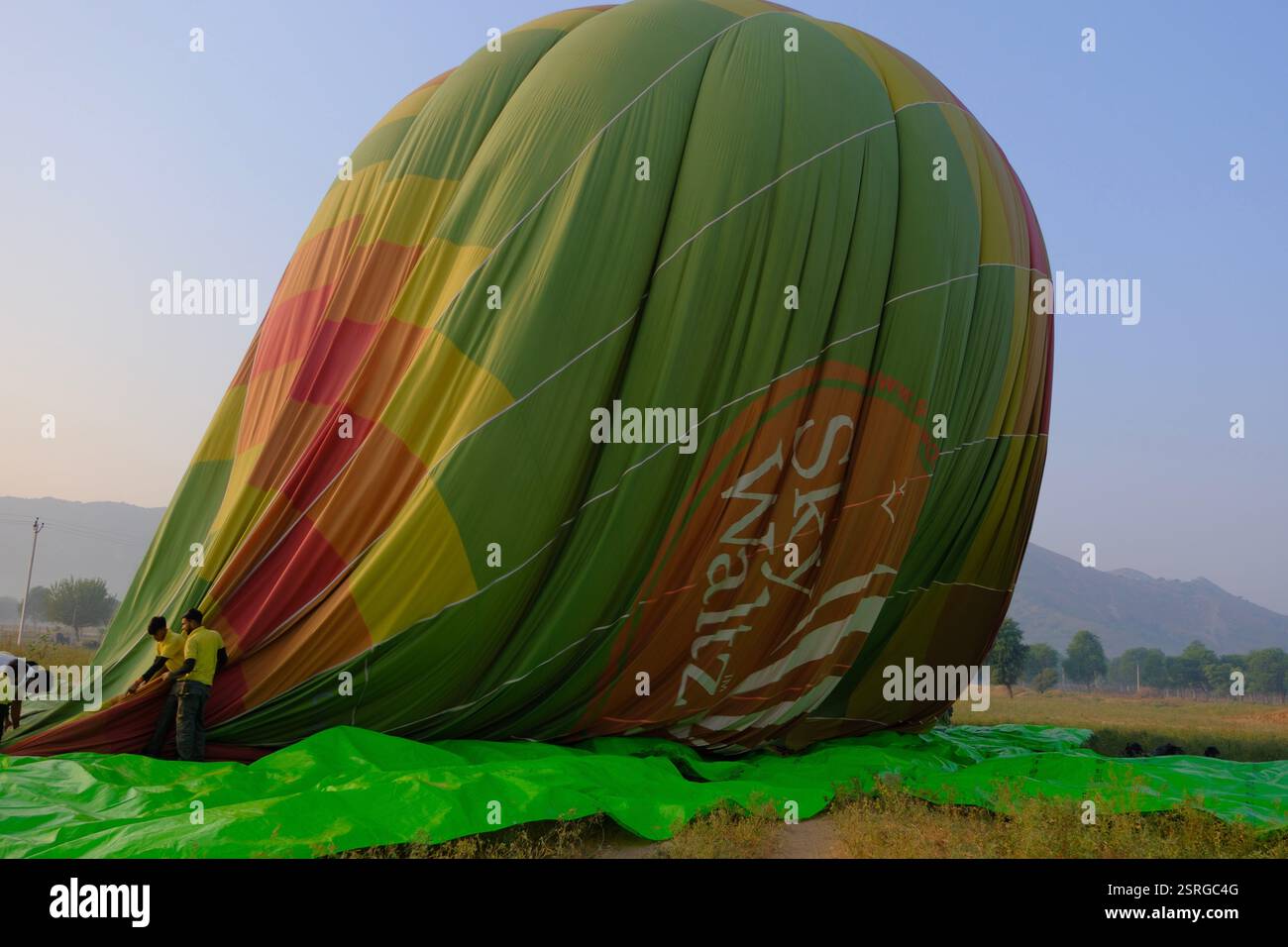 Hot air balloon in Jaipur Stock Photo - Alamy