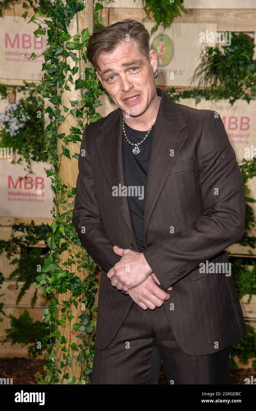 David Schütte Schauspieler zu Gast auf der Medienboard Party im ...