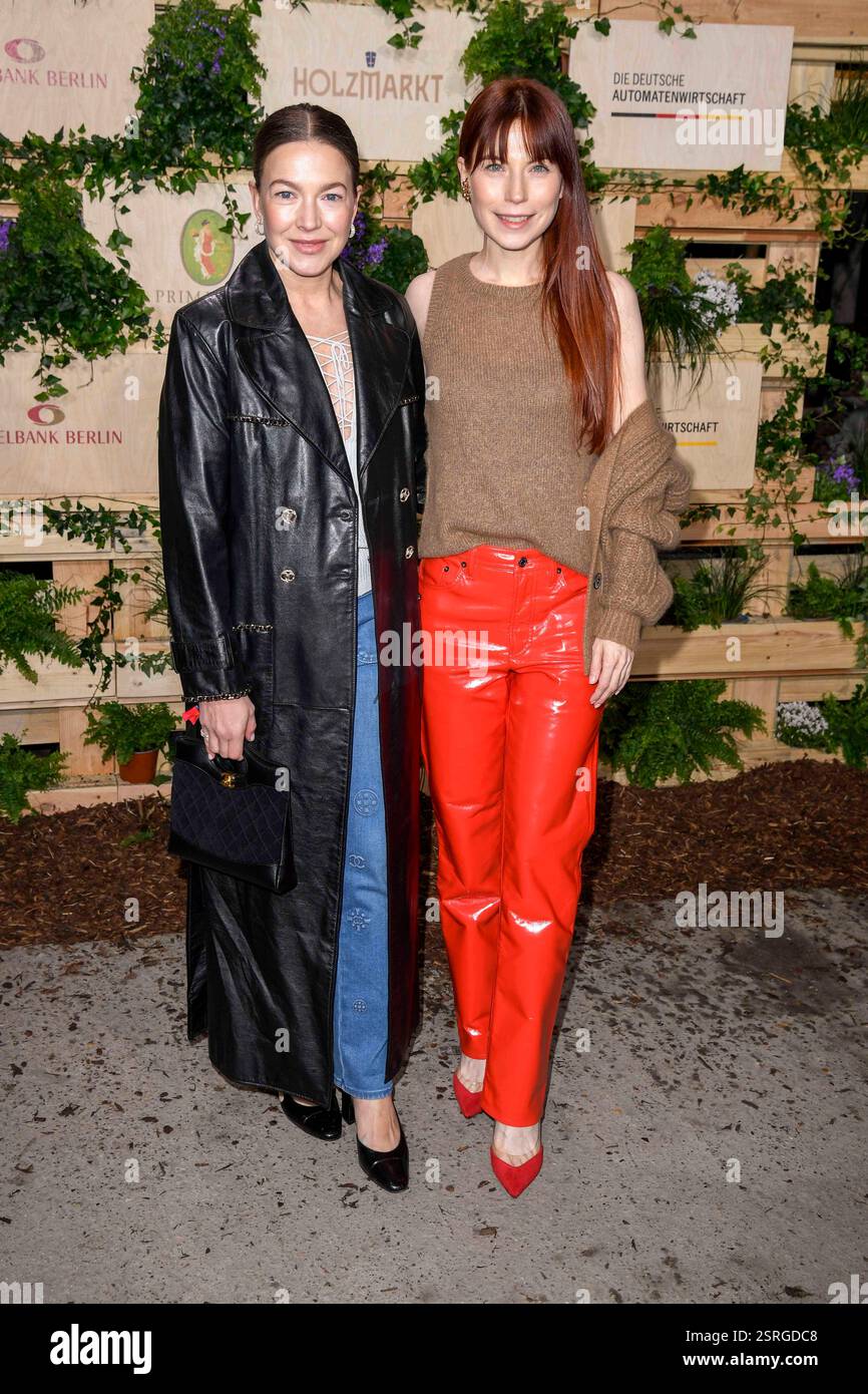 Hannah Herzsprung und Nora von Waldstätten Schauspielerinnenzu Gast auf ...