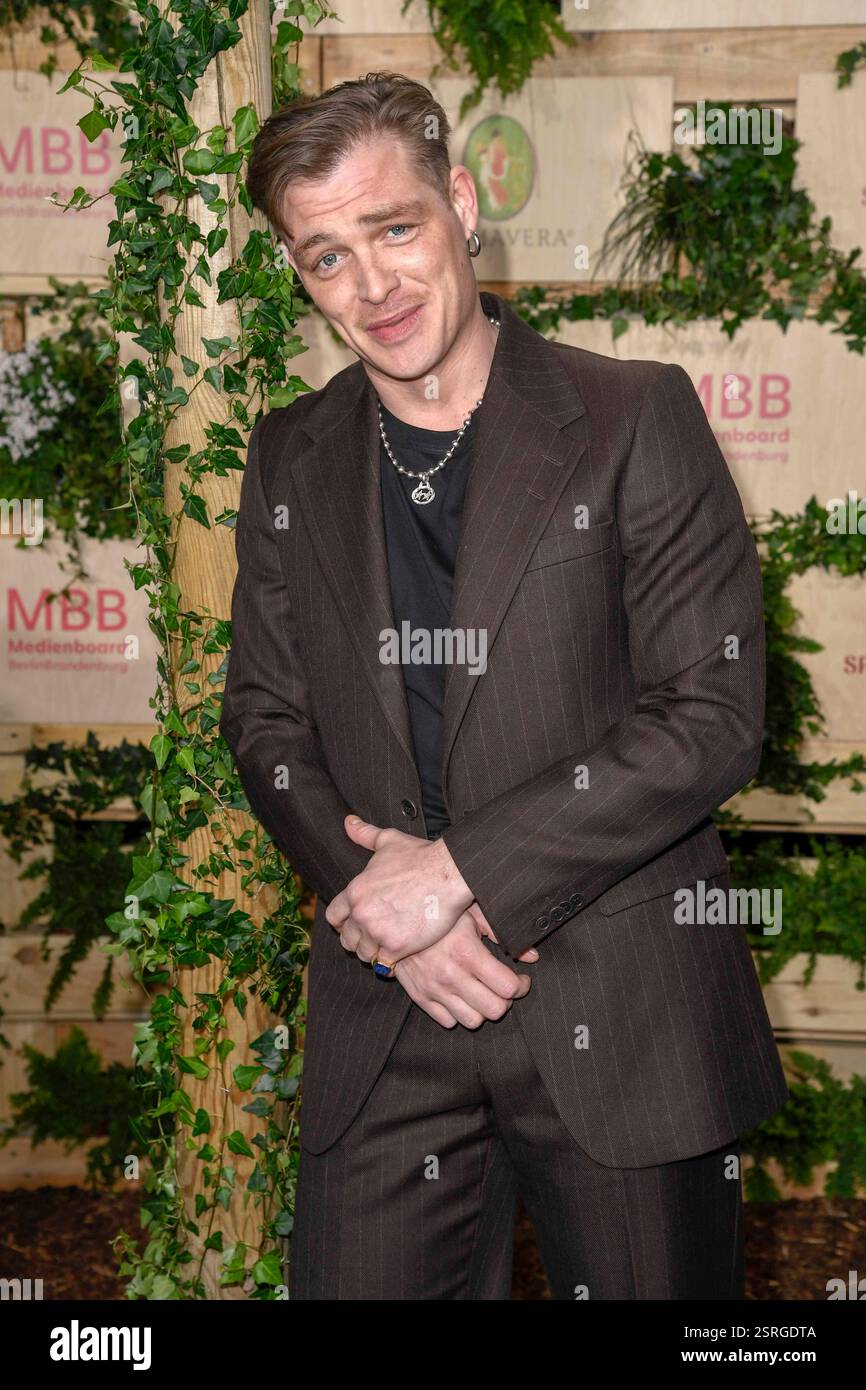 David Schütte Schauspieler zu Gast auf der Medienboard Party im ...