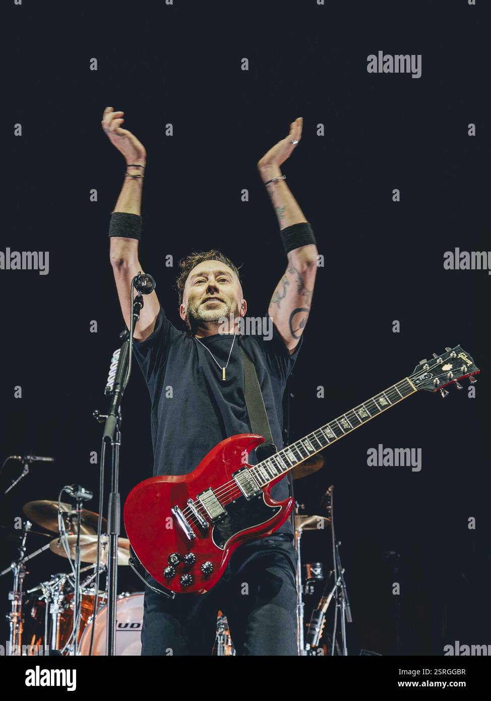 Tim McIlrath, singer of Rise Against live at the Berlin Velodrom on 12 ...