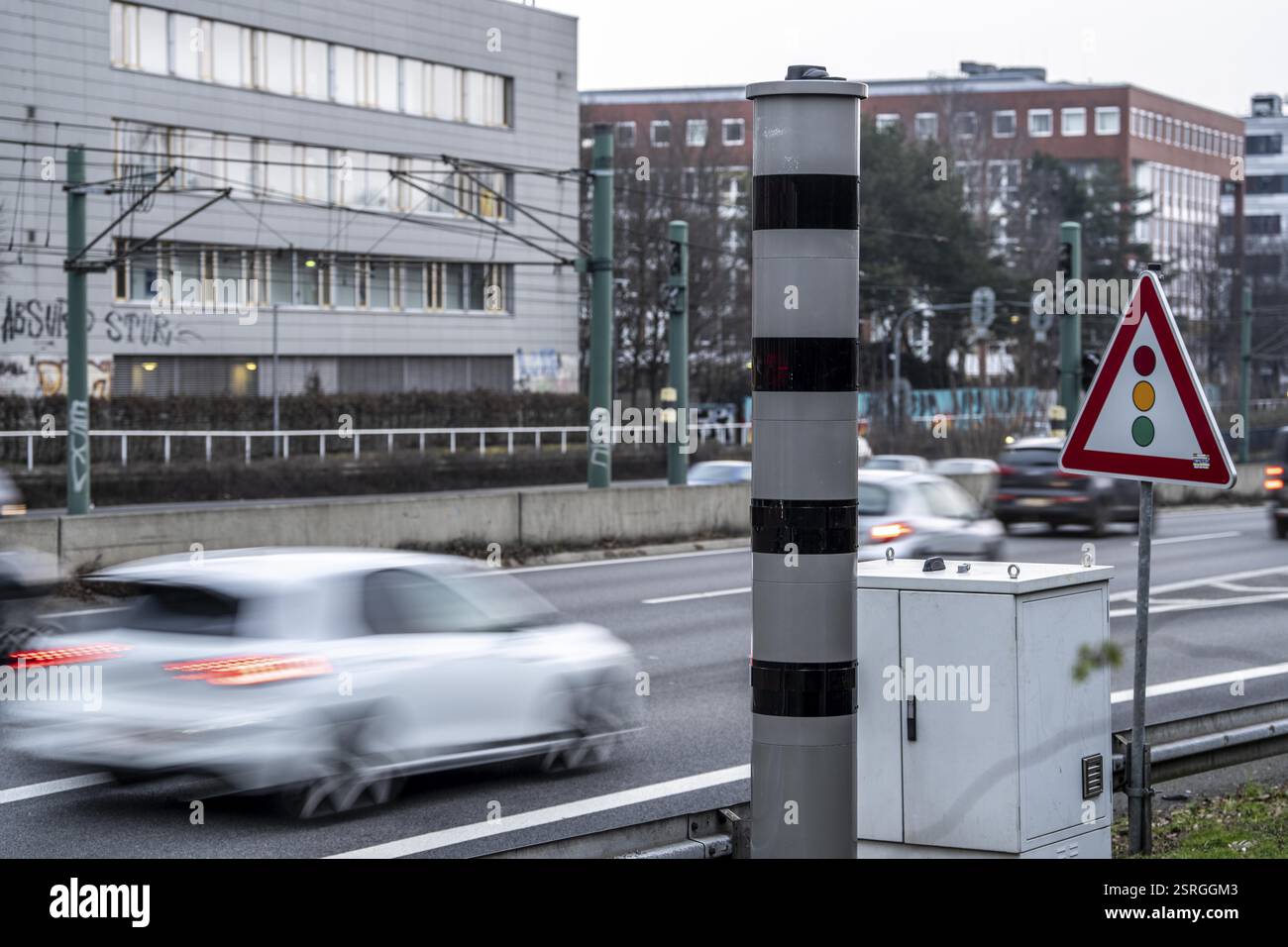 New speed camera on the A40 motorway, in the direction of Dortmund, at ...