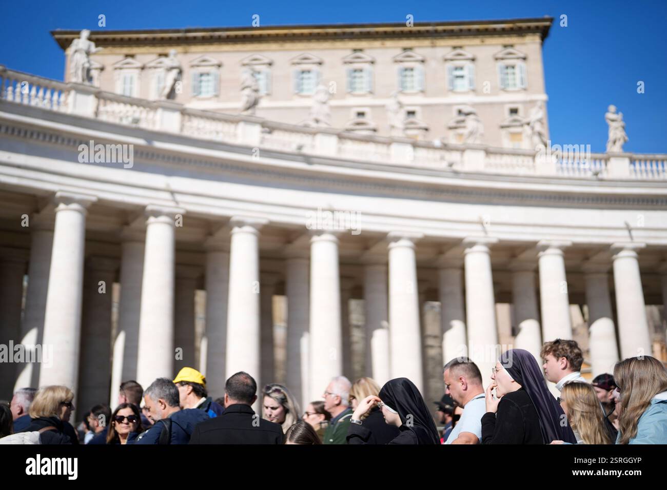 Faithful wait under the closed window of the Apostolic Palace at The ...