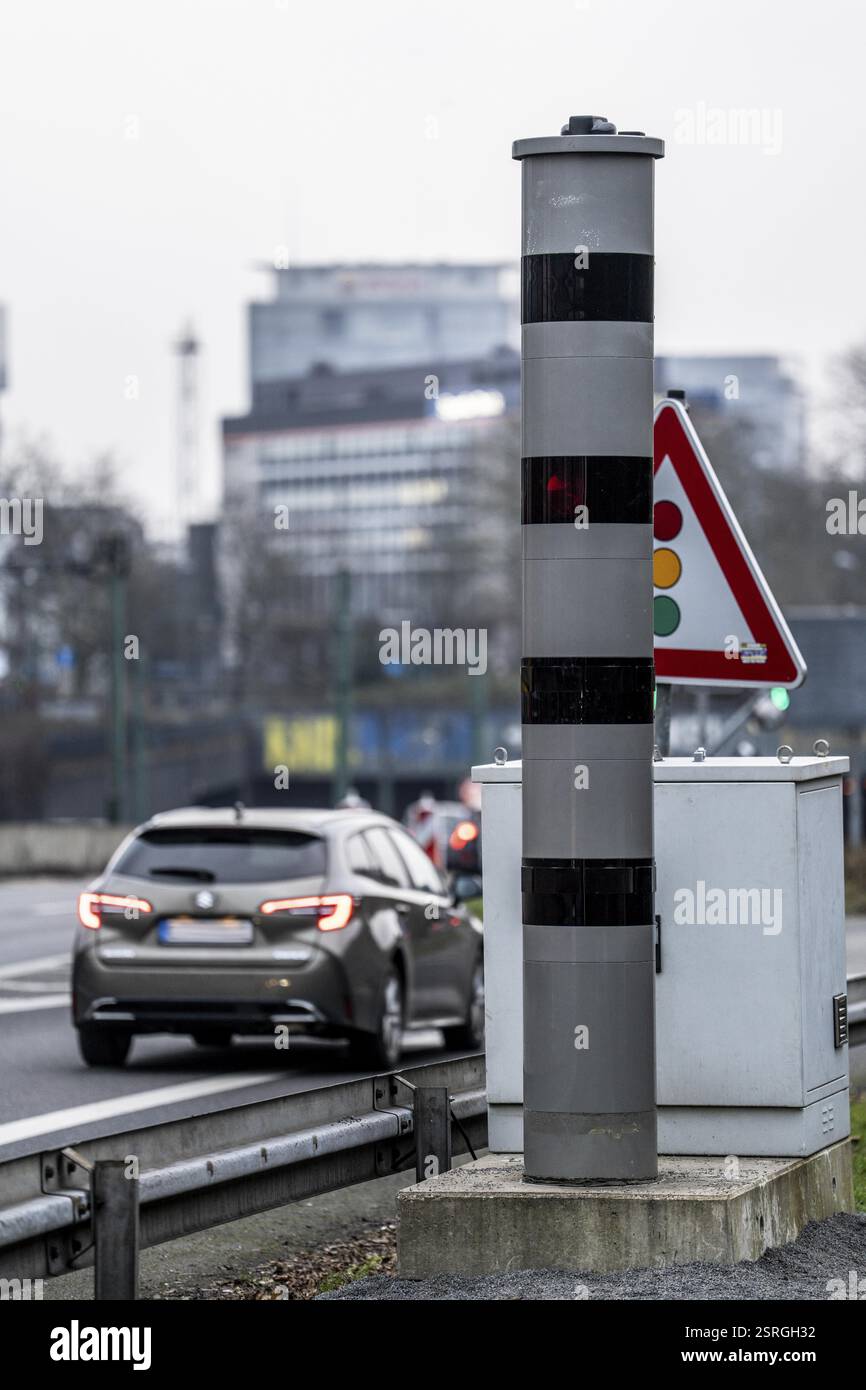 New speed camera on the A40 motorway, in the direction of Dortmund, at ...