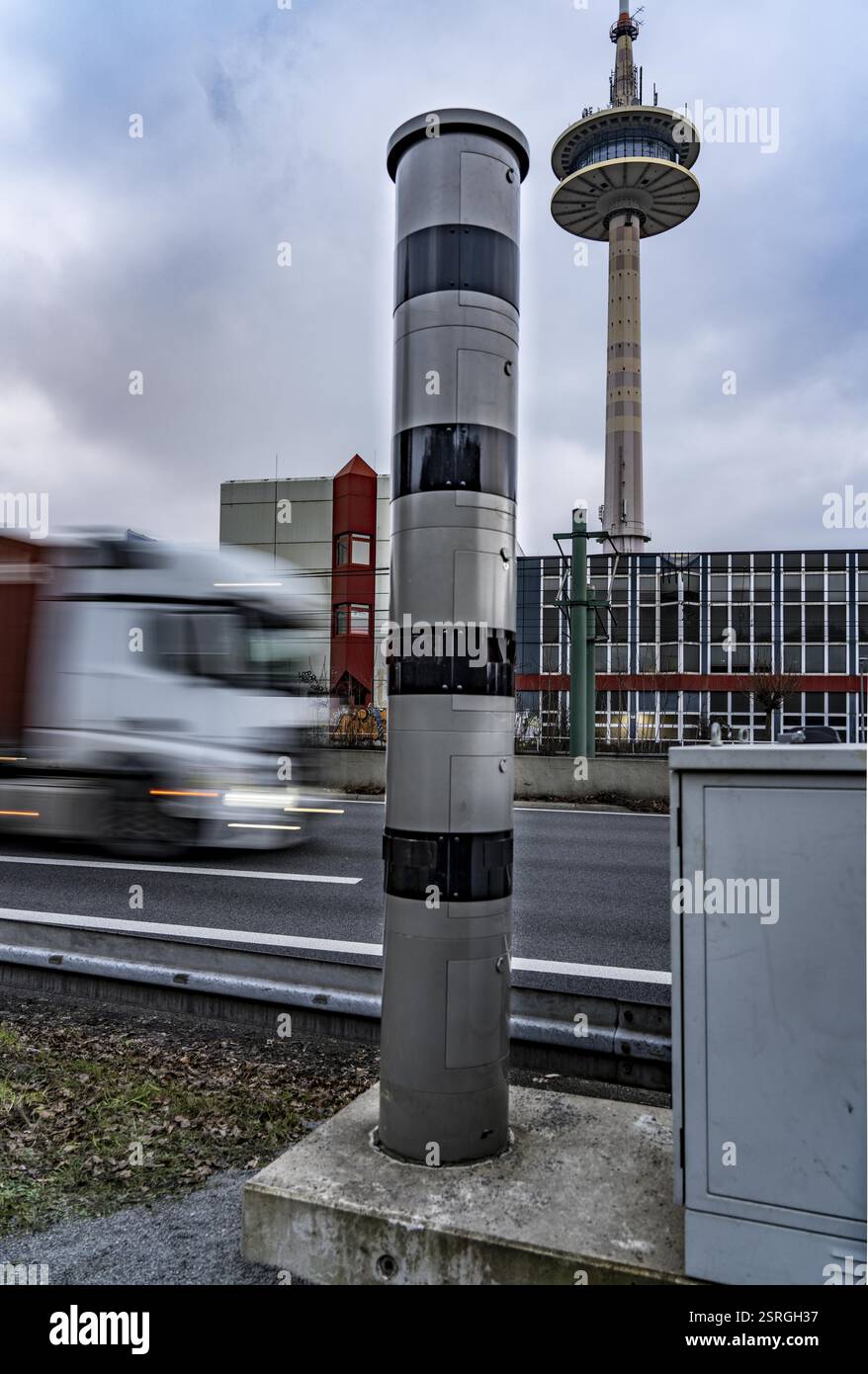 New speed camera on the A40 motorway, in the direction of Dortmund, at ...