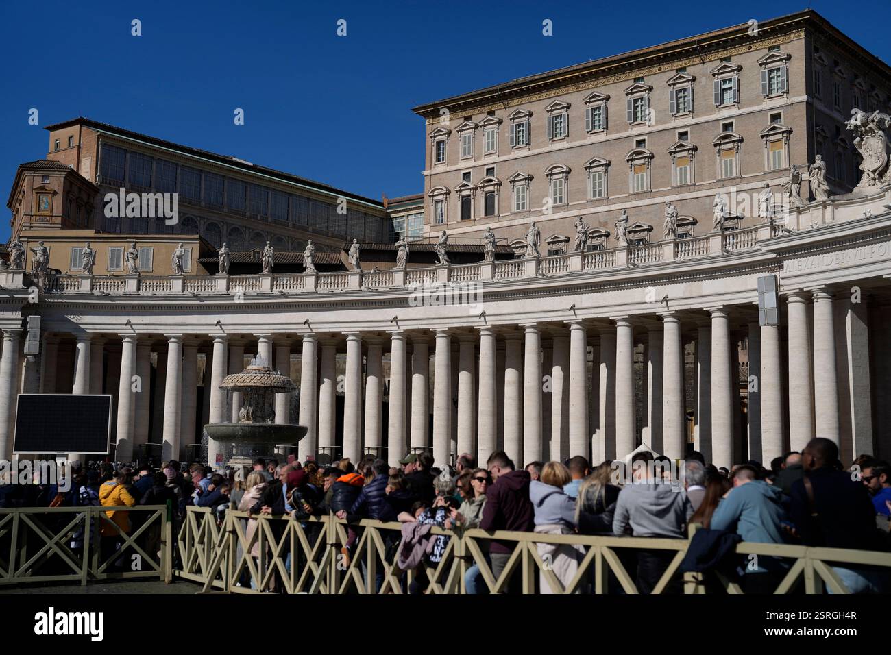 Faithful wait under the closed window of the Apostolic Palace at The ...