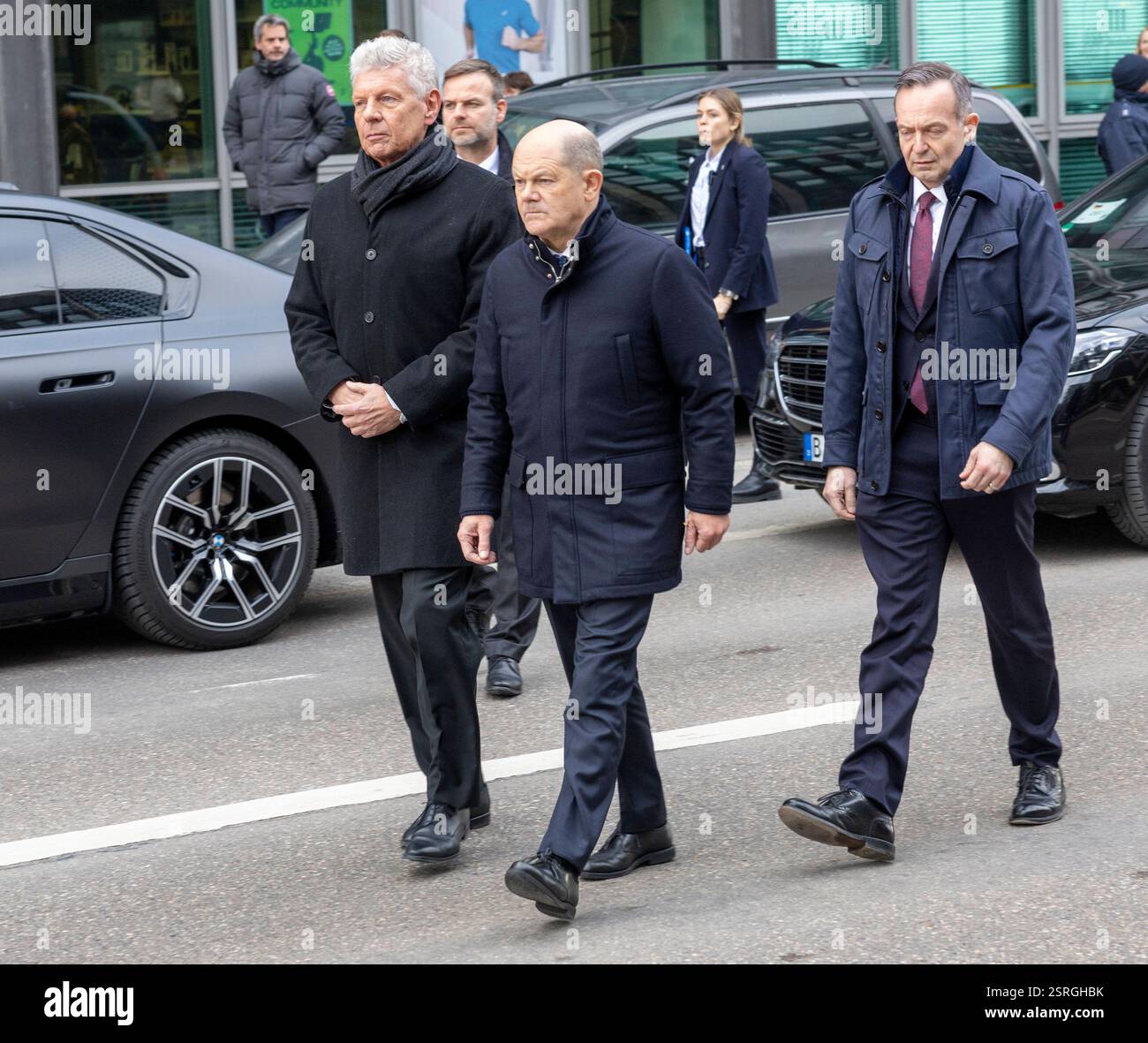 OB Dieter Reiter , Olaf Scholz , Volker Wissing / Bundeskanzler Olaf Scholz besucht den Ort des ...