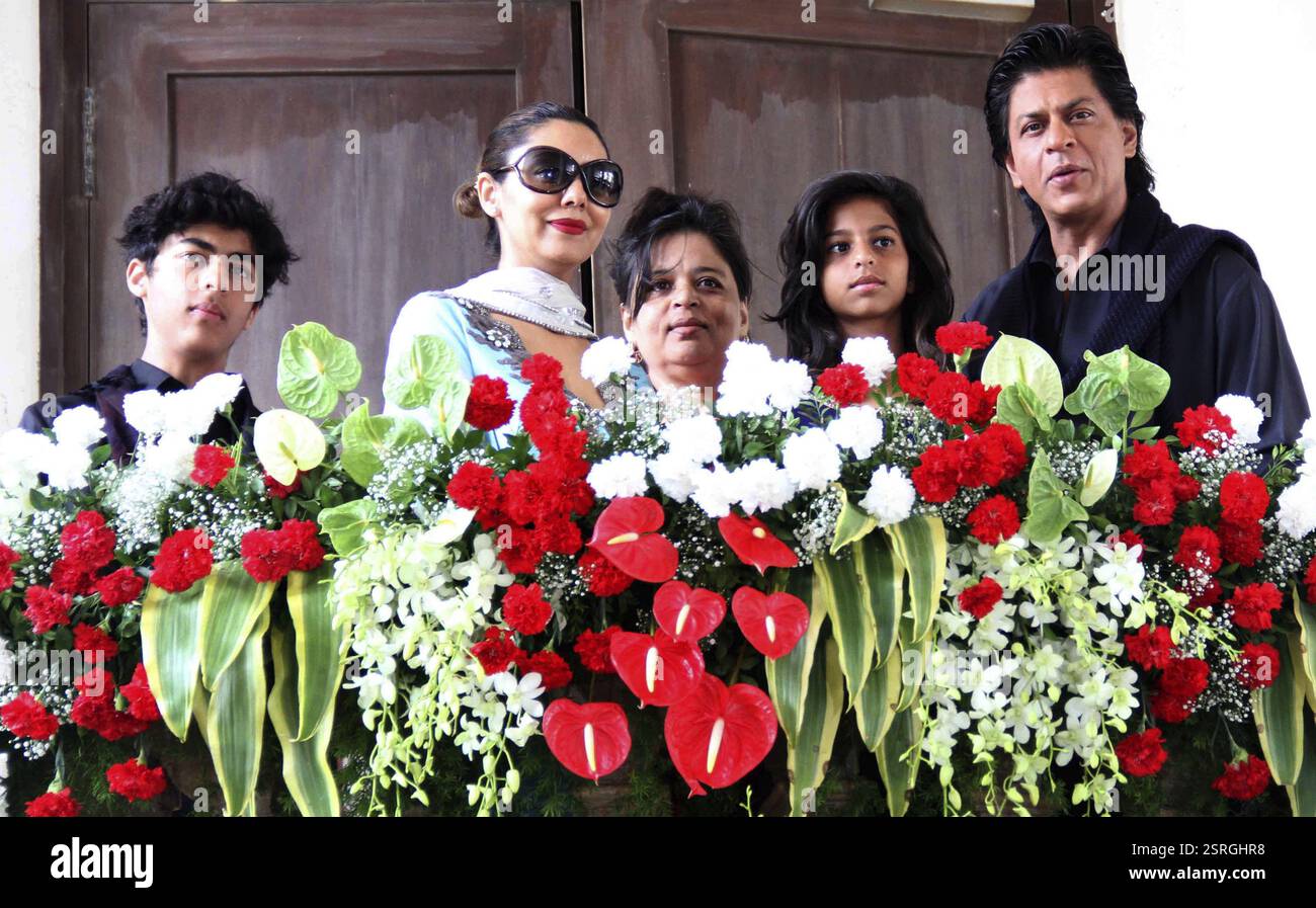 Bollywood actor Shah Rukh Kha Aryan Gauri Shehnaz and daughter Suhana ...