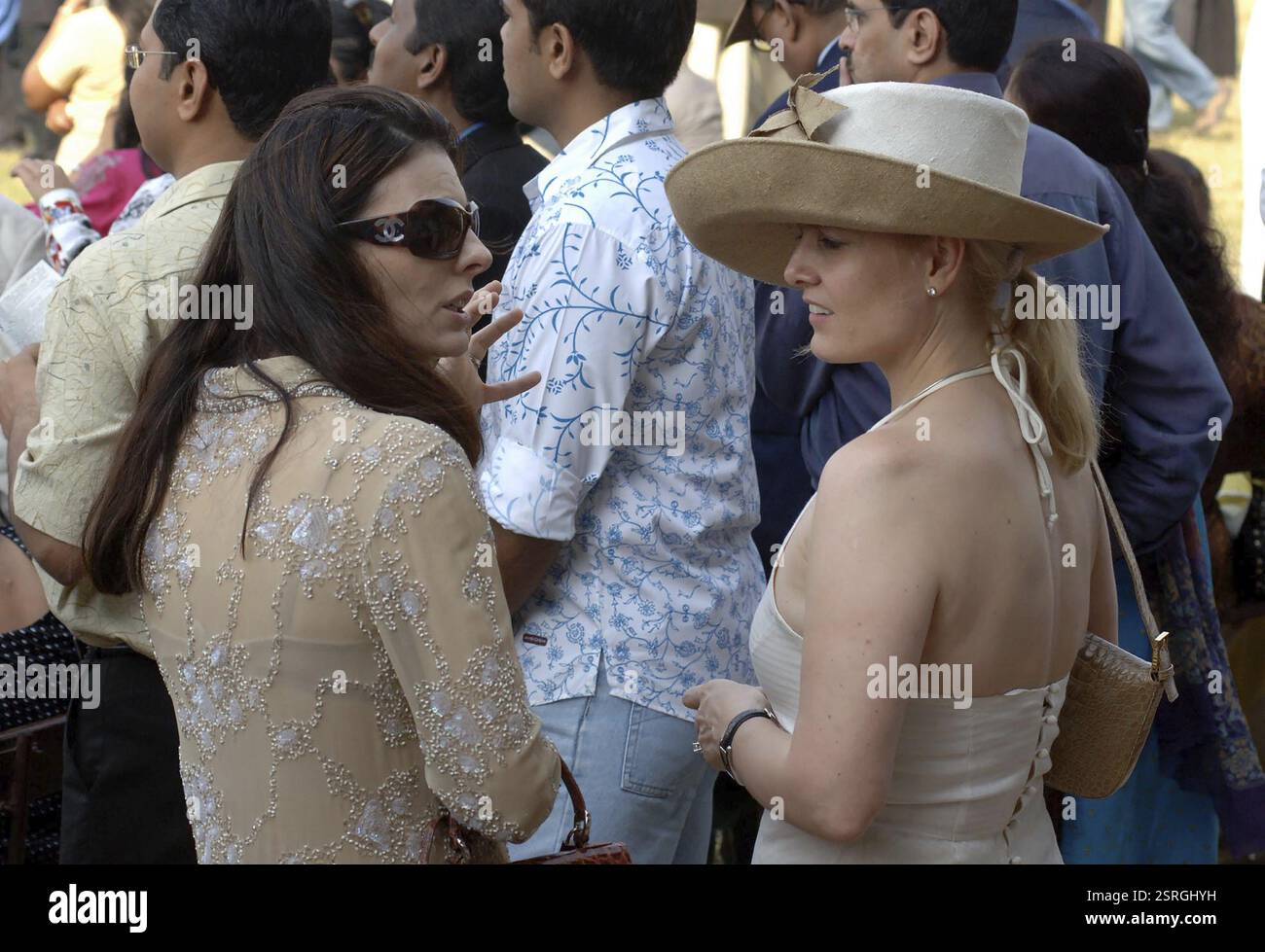 Horse racing crowd at Mahalaxmi Race Course, Mumbai, India, Asia Stock ...