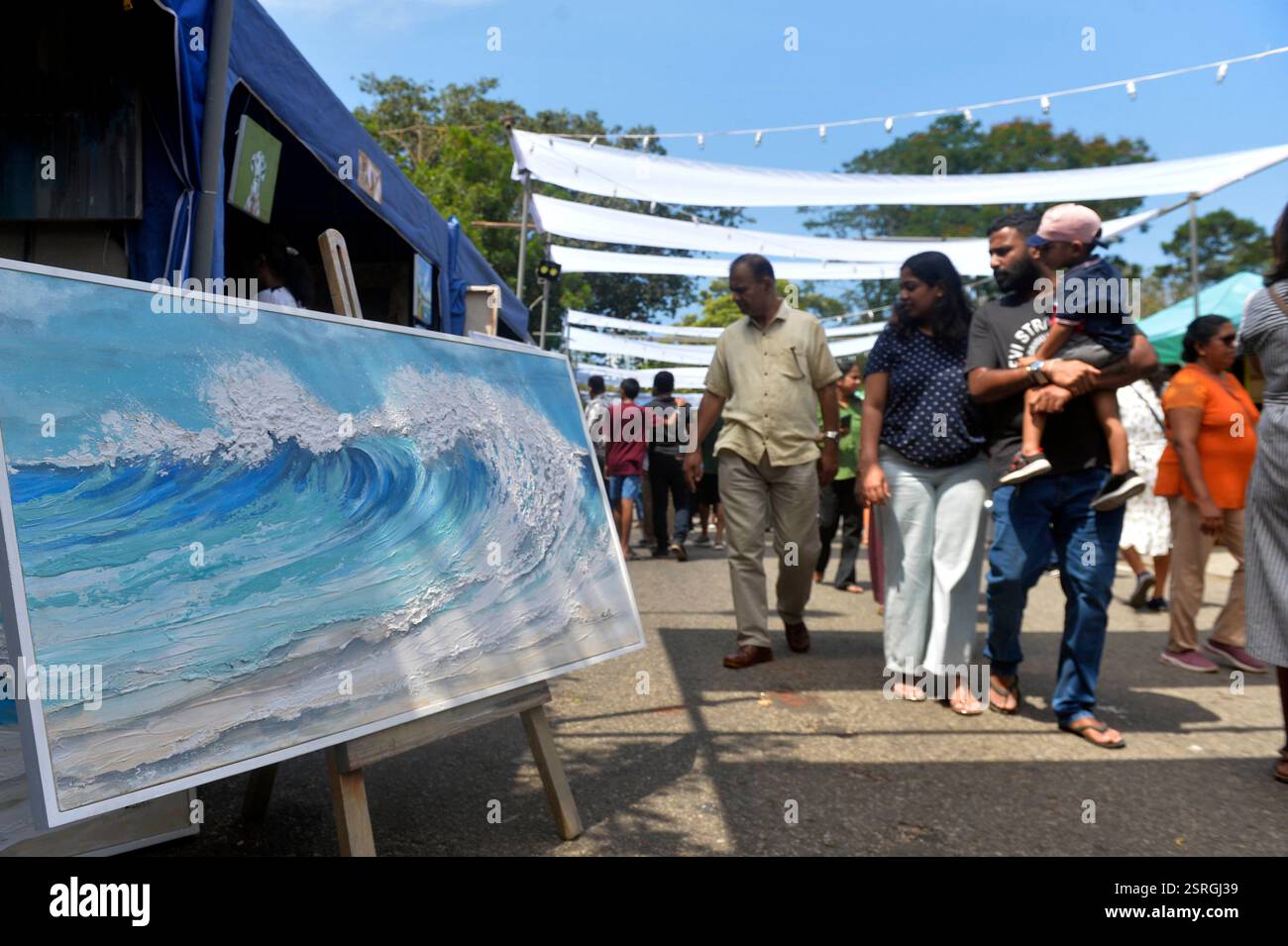 Colombo, Colombo. 16th Feb, 2025. People visit Kala Pola 2025, an open ...