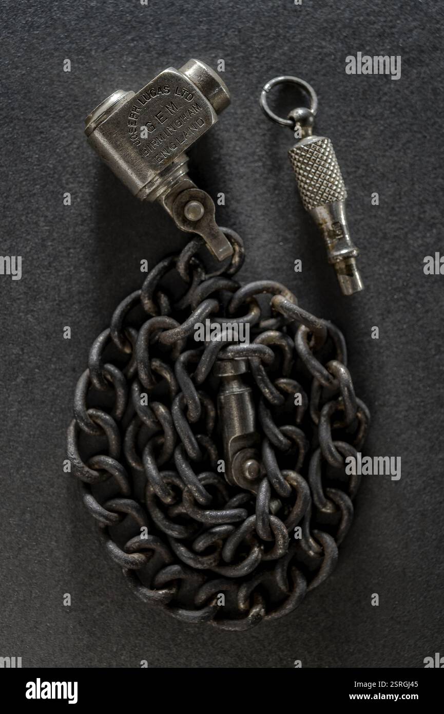 Padlock clasp hi-res stock photography and images - Alamy