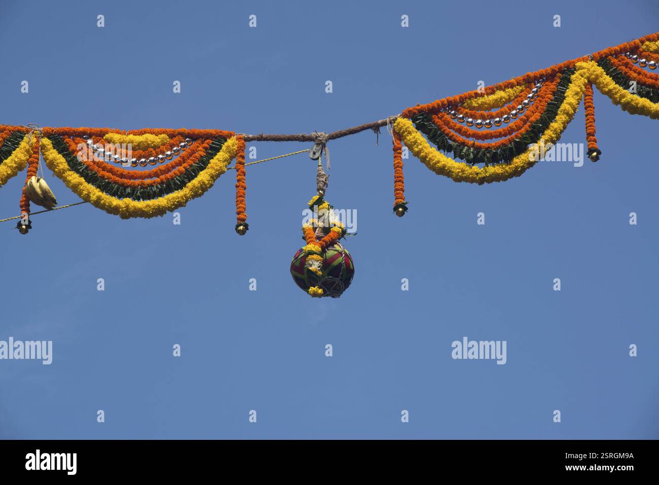 Dahi handi hi-res stock photography and images - Alamy