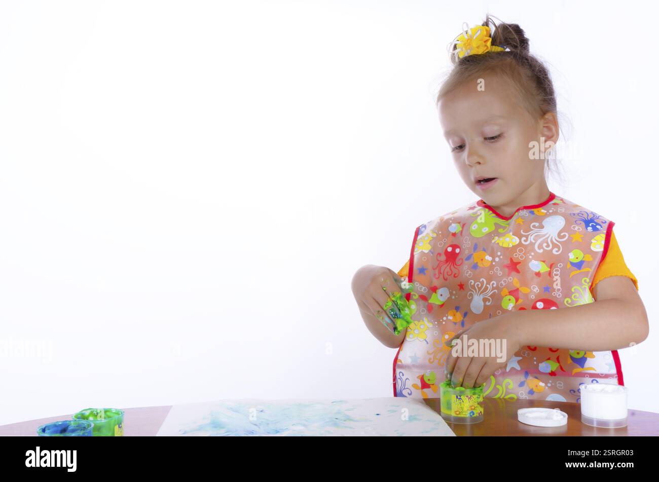 Preschool kids finger painting hi-res stock photography and images - Alamy