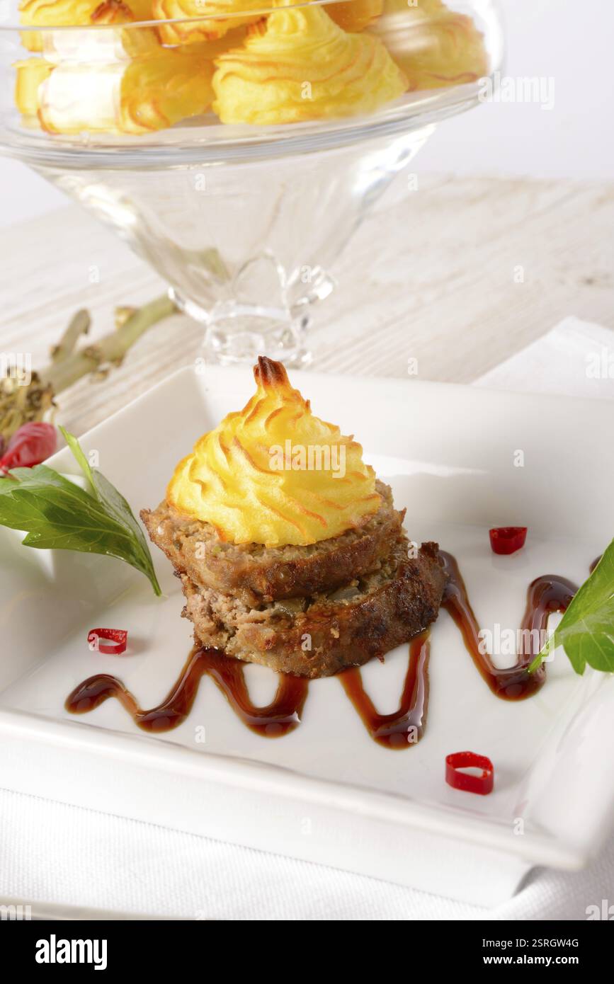 Puree potato with mince brown Stock Photo - Alamy