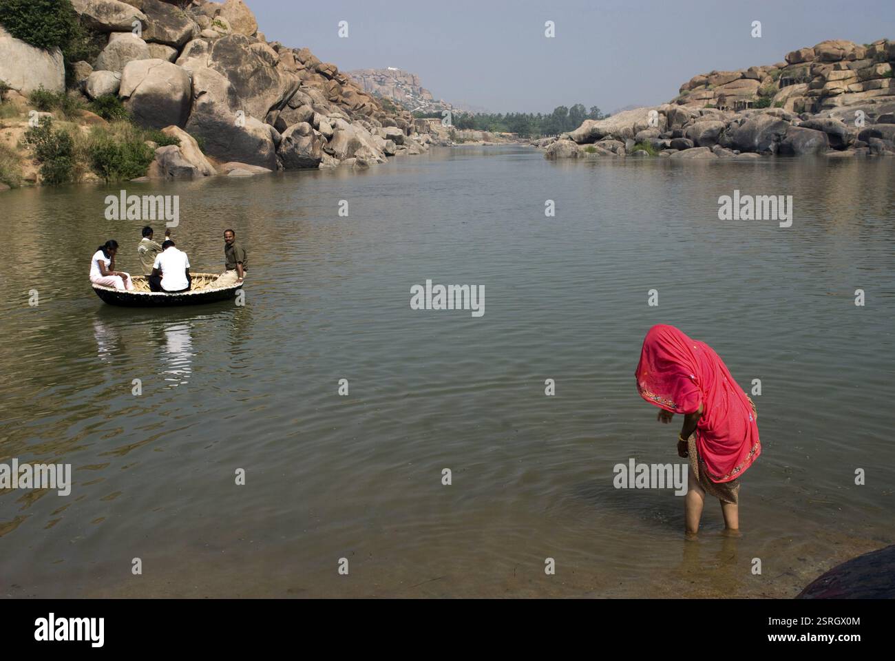 Coracle ride in tungbhadra thungabhadra or pampa river, Hampi ...