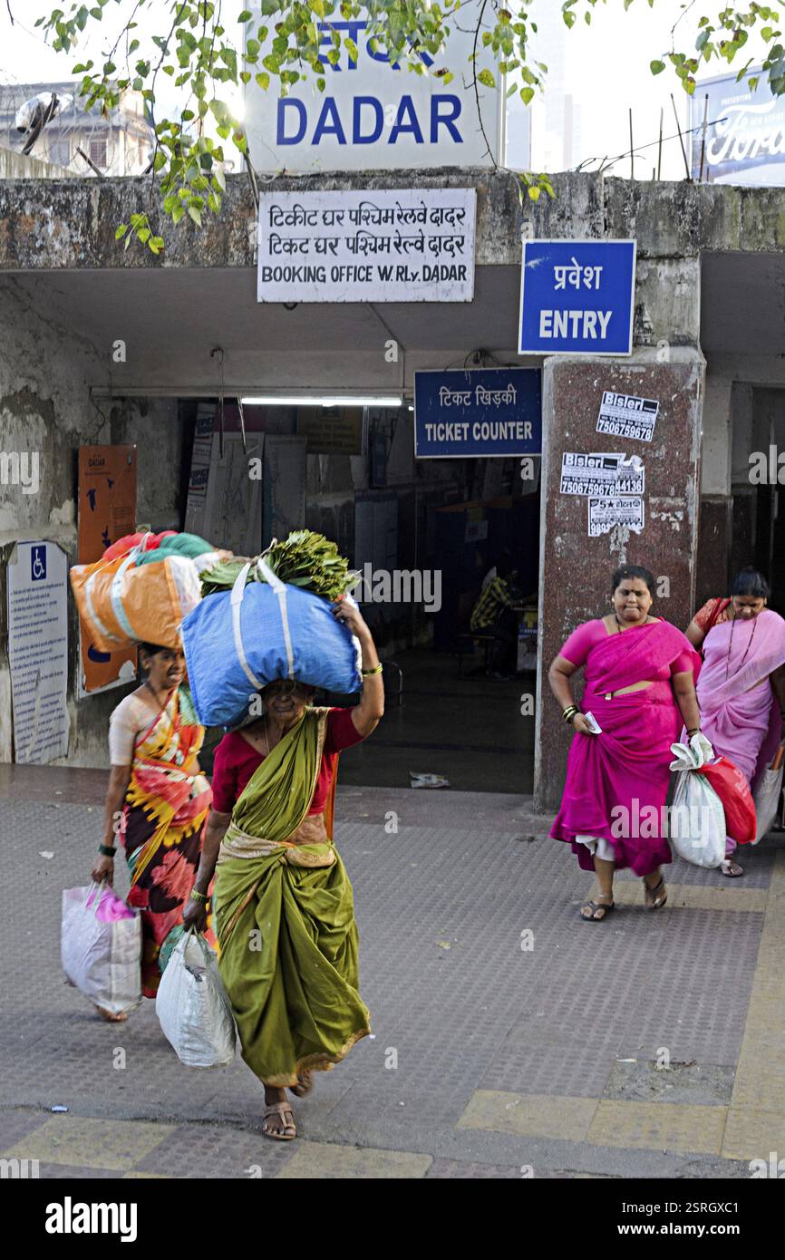 Dadar Railway Station Mumbai, Maharashtra, India, Asia Stock Photo - Alamy