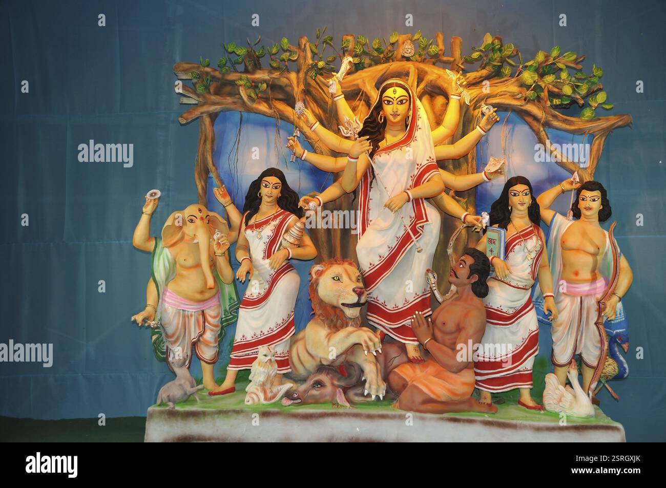 Goddess durga killing mahishasura hi-res stock photography and images ...