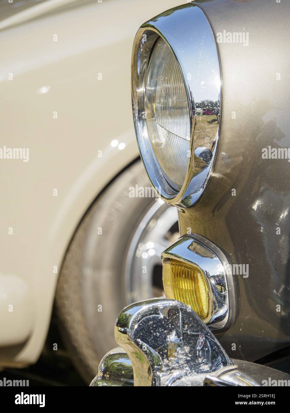 Vintage car headlight hi-res stock photography and images - Alamy
