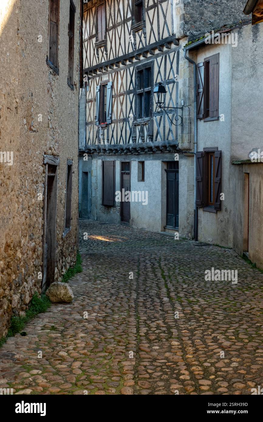 Scenic cobblestone path winds hi-res stock photography and images - Alamy