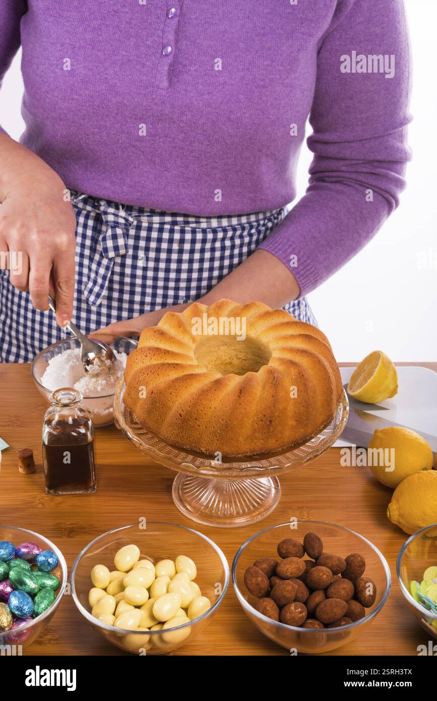 Cake glaze preparation Stock Photo - Alamy