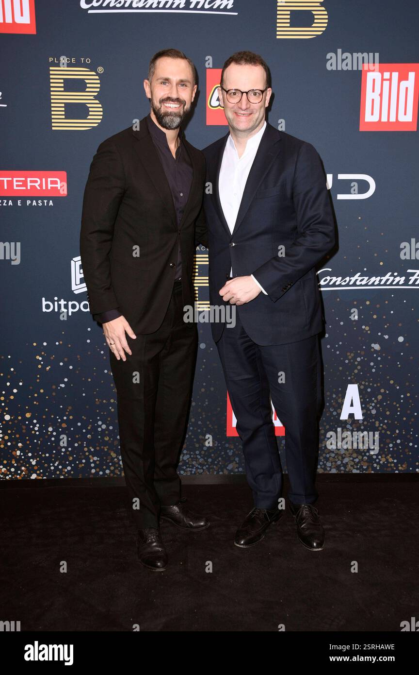 Jens Spahn mit Ehemann Daniel Funke bei der Place To B Party by BILD & Constantin Film im Rahmen ...