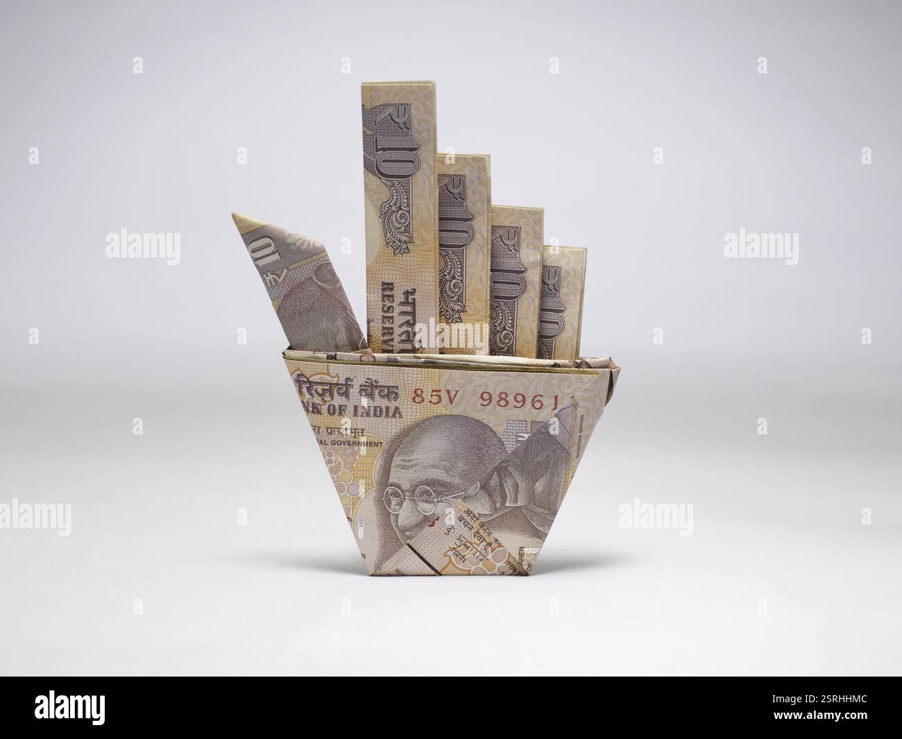 Origami currency India Stock Photo - Alamy
