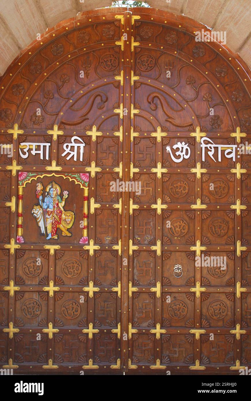 Traditional wooden gate of Shiva temple, Jodhpur, Rajasthan, India ...