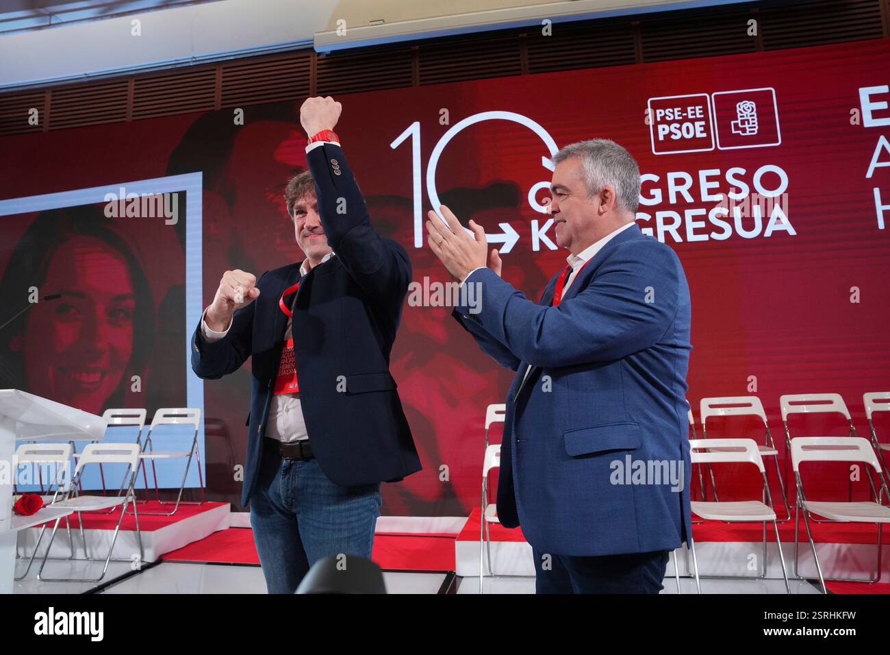 The Secretary General of the PSE-EE, Eneko Andueza (left), and the ...