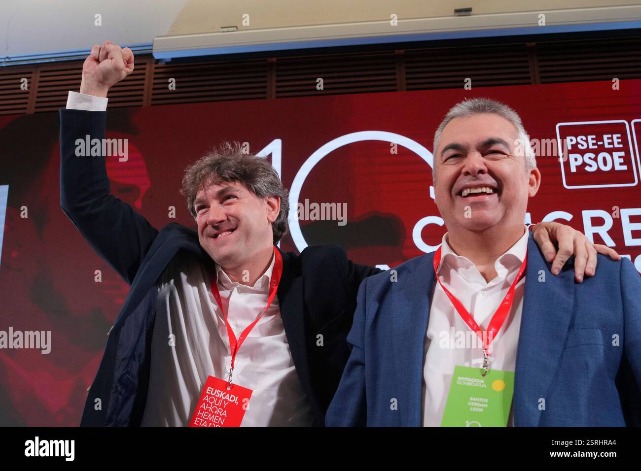The Secretary General of the PSE-EE, Eneko Andueza (left), and the ...