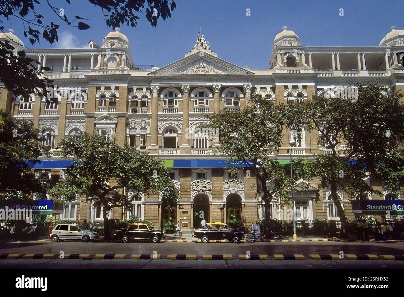 Standard Chartered Bank, Hutatma Chowk, Mumbai, Maharashtra, India ...