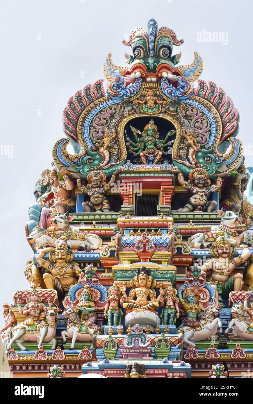Stucco figures of deities on gopuram of meenakshi temple, Madurai ...