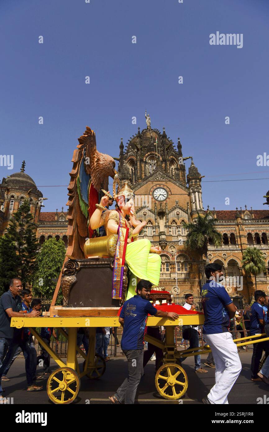 Lord Ganpati idol procession, Ganesha festival, Chhatrapati Shivaji ...