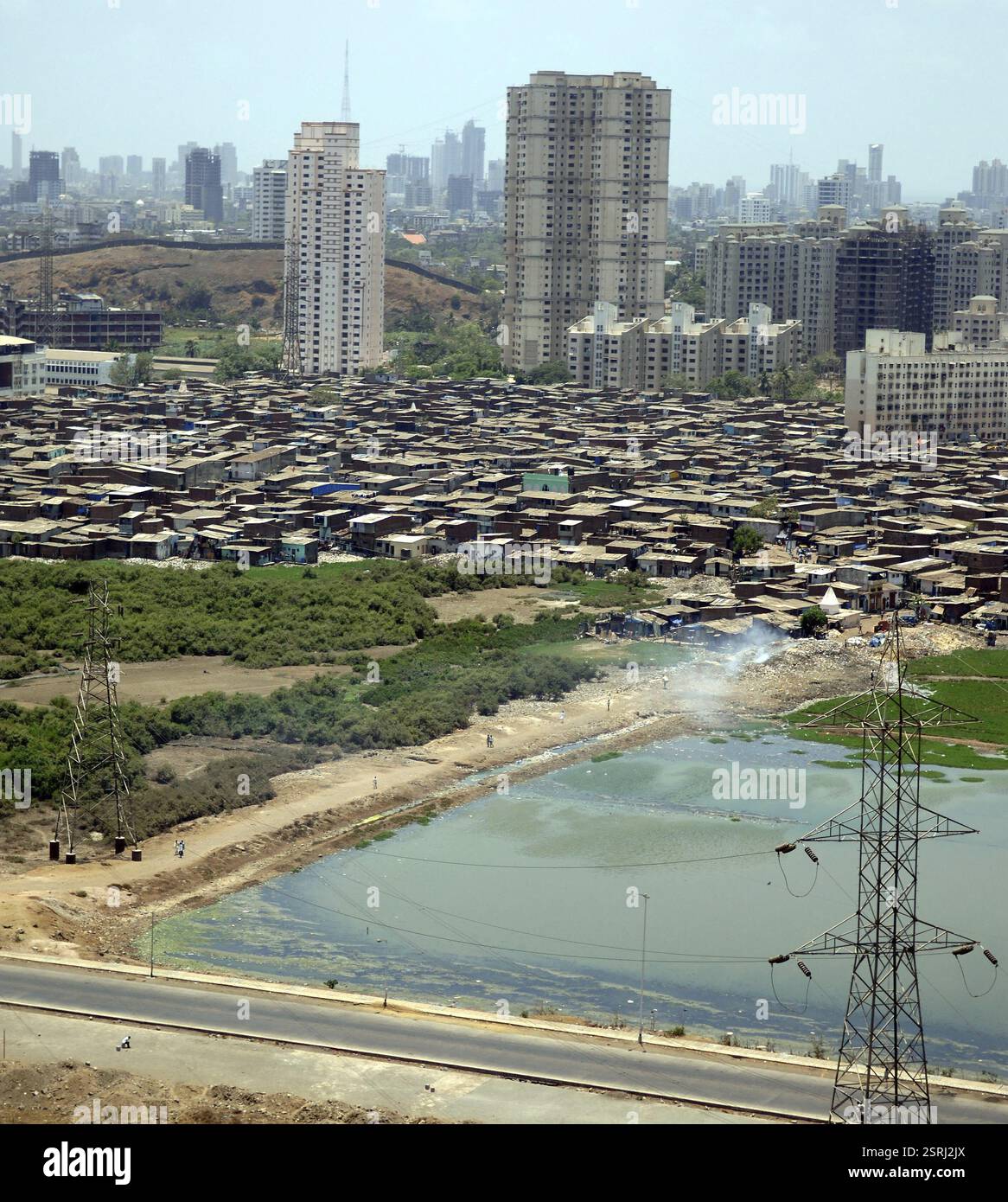 Slums and buildings in Mumbai, Maharashtra, India, Asia Stock Photo - Alamy