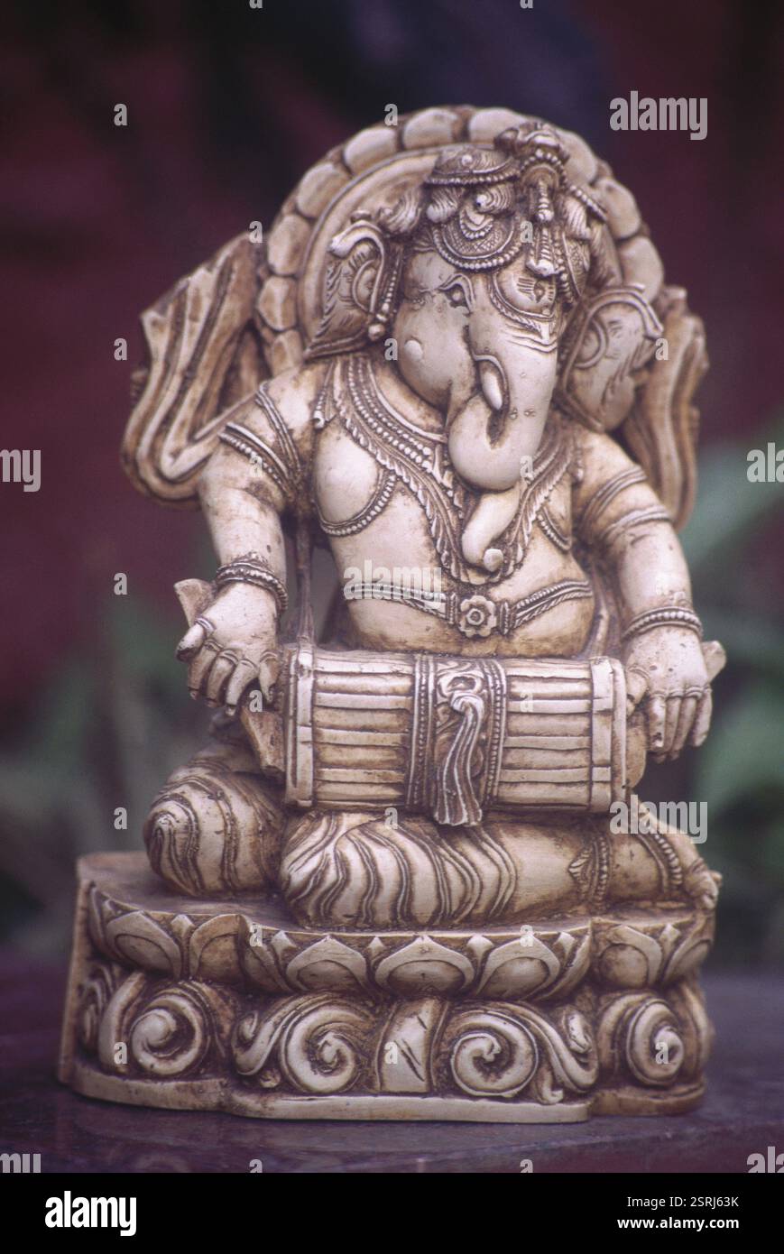 Lord Ganesh ganpati Ivory statue Stock Photo - Alamy