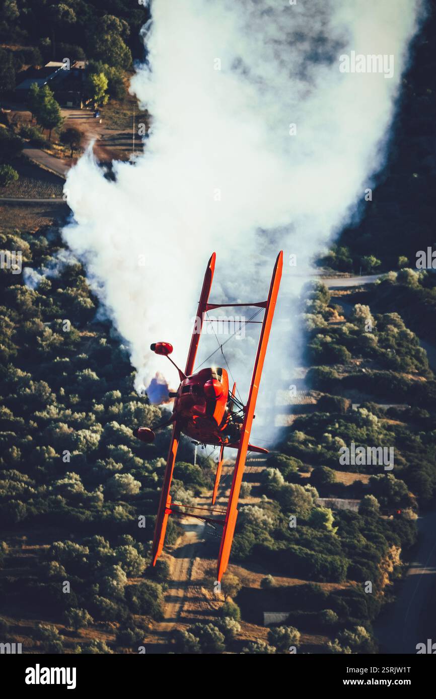 Pitts Special: Single-seat aerobatic biplane, powered by up to 450hp ...