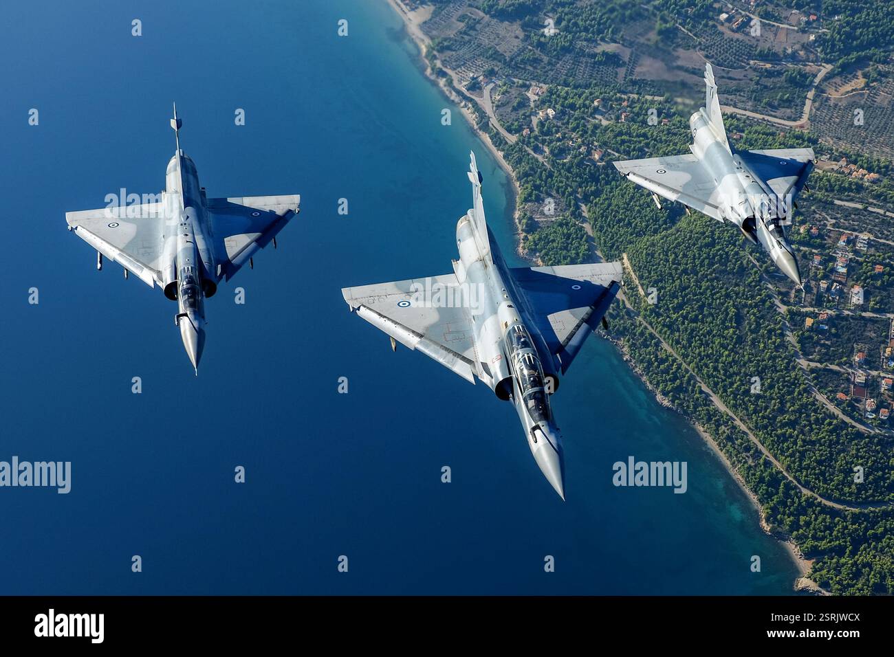 Hellenic Air Force Mirage 2000-5 EGM/BGM performing high-speed ...