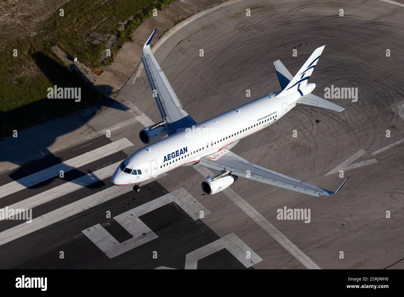 Airbus A320, twin-engine, short to medium-range jet airliner, known for ...
