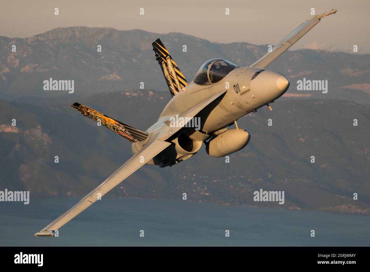 Ge f404 engines hi-res stock photography and images - Alamy