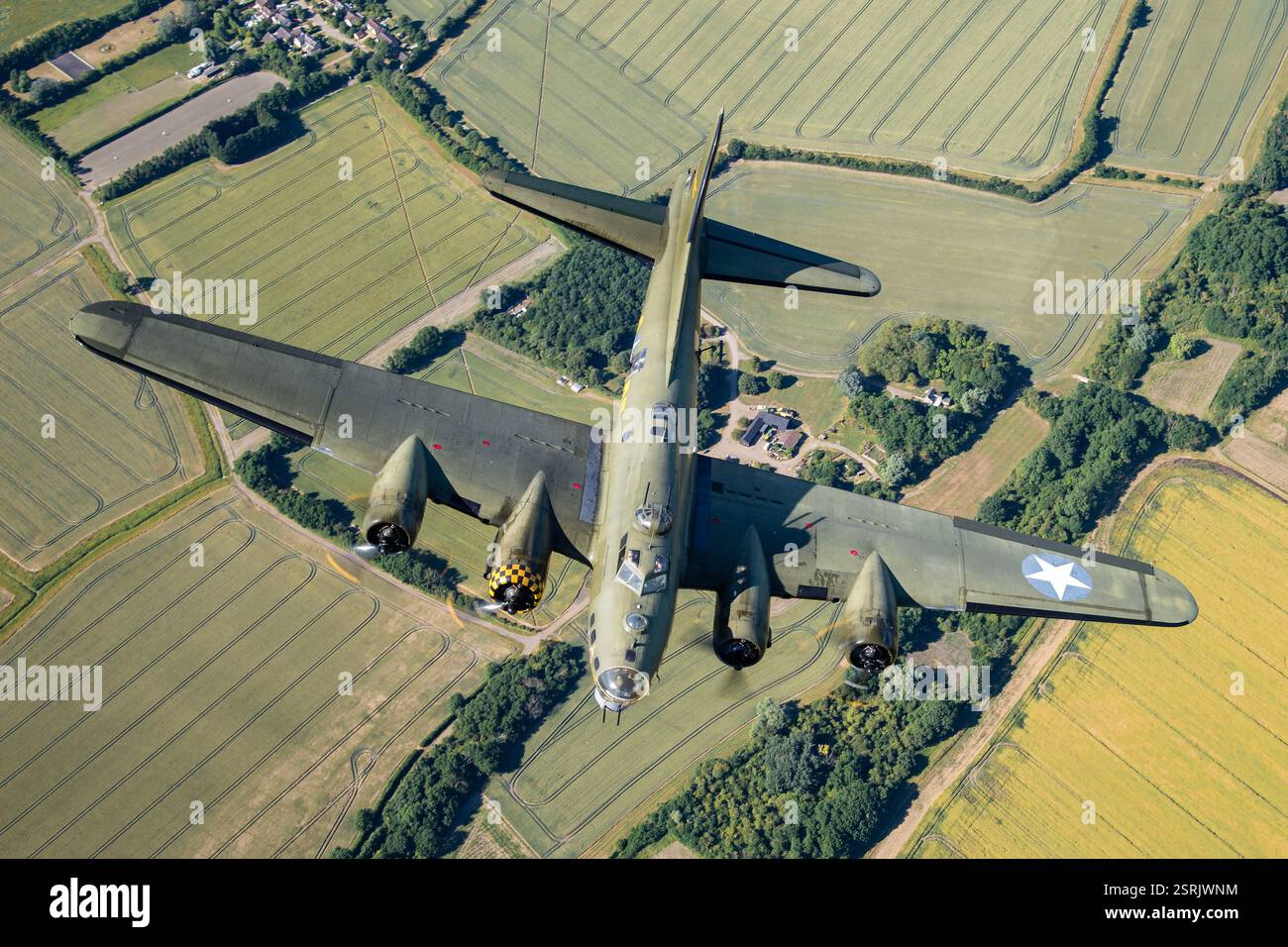 The B-17 Sally B, performing a flyover with its 4 Wright R-1820 engines ...