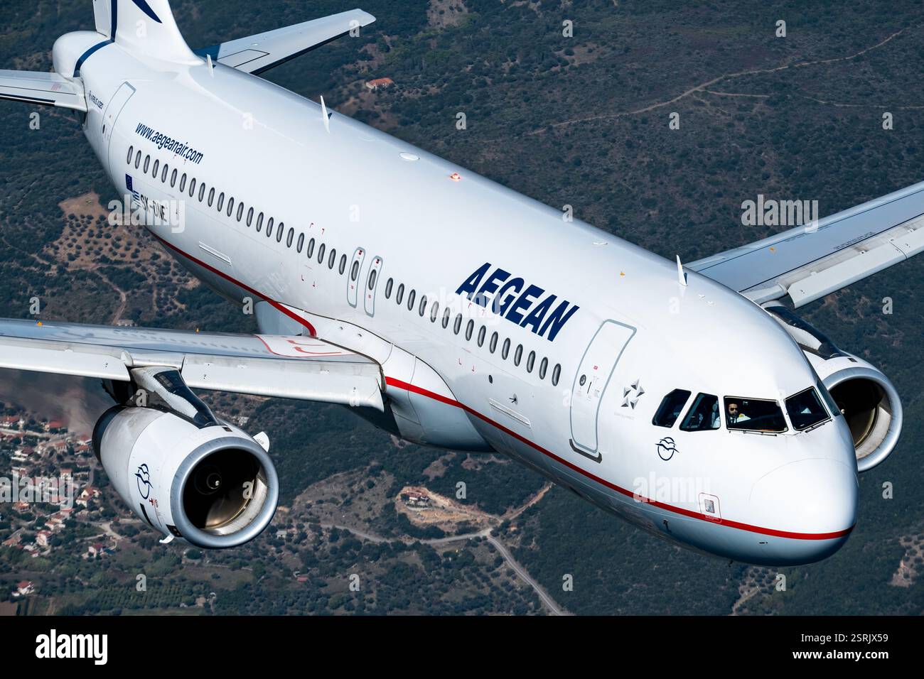 Airbus A320, twin-engine, short to medium-range jet airliner, known for ...