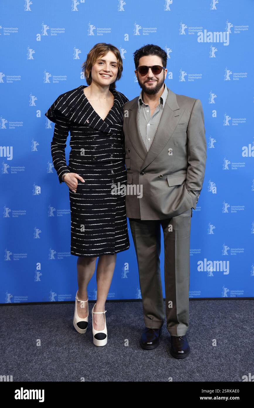 Mala Emde und John Magaro beim „Koeln 75“ Photocall im Rahmen der 75 ...