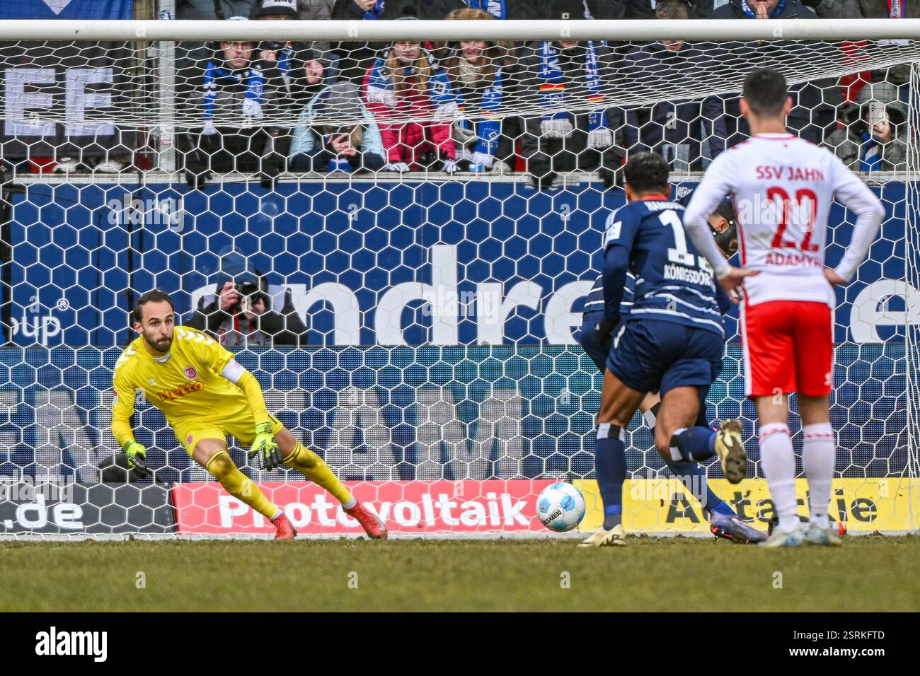 Regensburg, Germany. 16th Feb, 2025. Soccer: Bundesliga 2, Jahn ...
