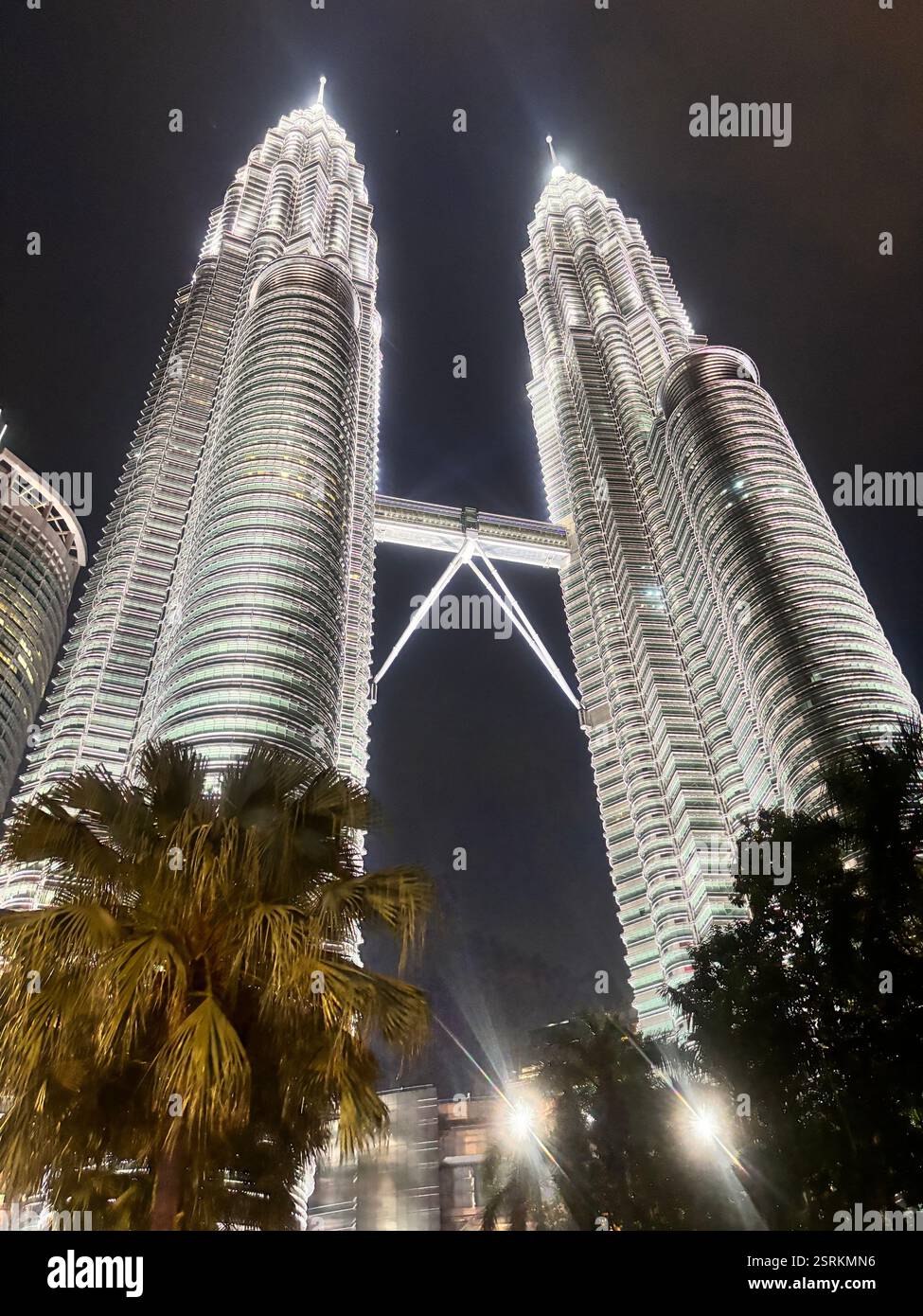 Petronas Towers, world's tallest twin skyscrapers, Kuala Lumpur ...