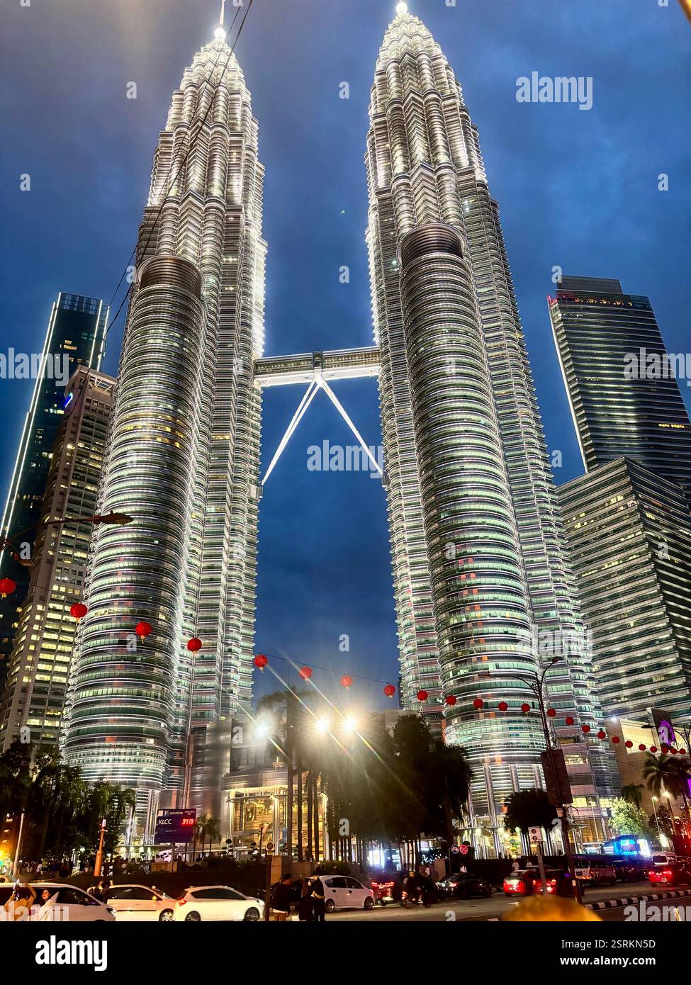 Petronas Towers, world's tallest twin skyscrapers, Kuala Lumpur ...